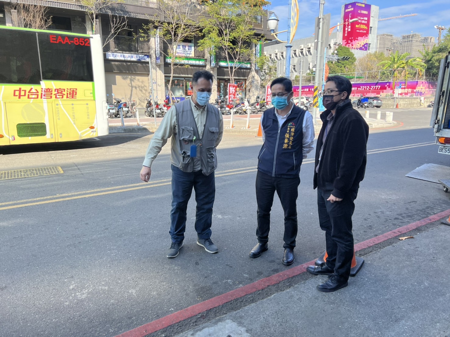 臺中市政府全球資訊網-市政新聞-LaLaport南館試營運人潮湧入東區 中市經發局協調加強疏導